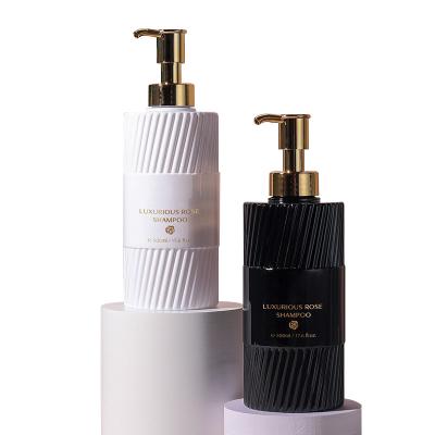 Cina 500 ml Bianco/Nero cilindrico liscio e a spirale con pompa dorata per la bottiglia di lozione per shampoo in vendita