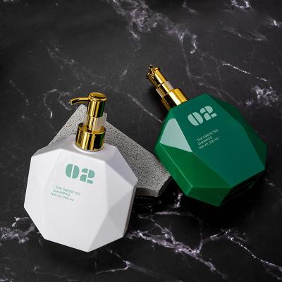China 300 ml PETG Groen/Whitew Polyhedron glad met Golden pomp voor shampoo lotion fles for sale