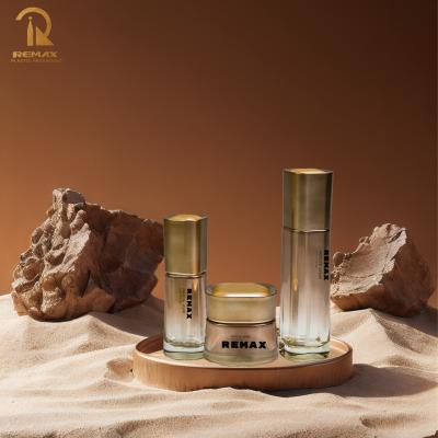 China 50g 40ml 100ml Goldplattierte Deckel Gradient Quadrat Glasmaterial Lotion Flasche Creme Jar Hautpflege Set Verpackung zu verkaufen