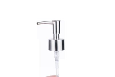 Cina 24/410 28/410 Testa di pompa di lozione in alluminio e plastica in argento brillante per bottiglie di shampoo e lozione in vendita