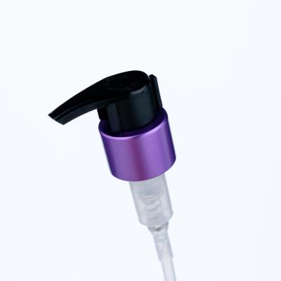 China 24/410 Helder zilver en zwart paars elektroplaat aluminium-plastiek pompkop voor lotionflessen Te koop