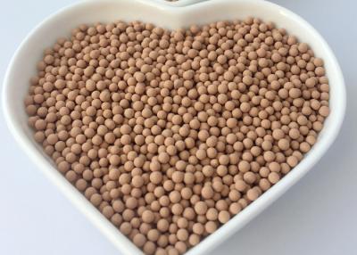 China 2 - 4mm Refrigerant Desiccant Eliminate Odors With 20% Moisture Adsorption Capacity for sale