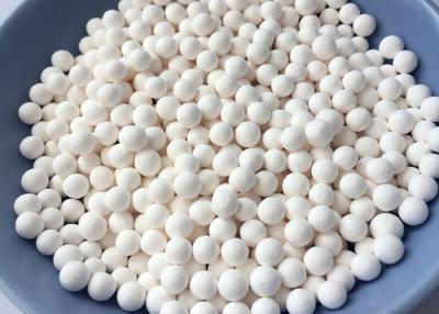 Cina Perline di alta allumina di alluminio bianco e dessicante ad ossido di alluminio in vendita