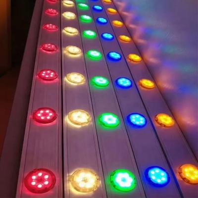 Chine Noël permanent a mené le profil en aluminium léger du point 40mm 50mm DC24V 2W RGBW de pixel à vendre