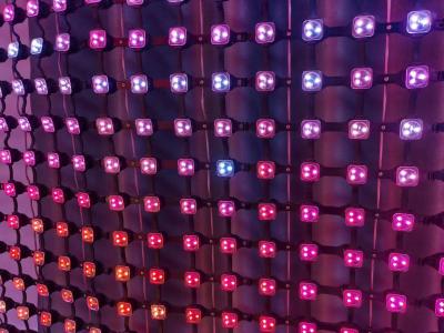 China P62.5 Pitch Pixel Flexible LED Curtain Display Net Screen para publicidade exterior for sale