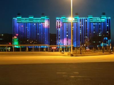 China 100mm Pixel Pitch Full Color Flexible LED Mesh Screen for Hanging Installation and Outdoor Advertising for sale