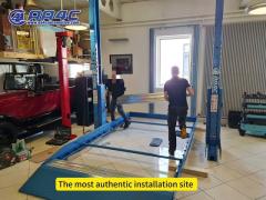 AA4C 2 Post Parkeerplaats Dual Column Parking Lift Auto Opslag Auto Parking Lift 2.3T 2.7T 3.2T