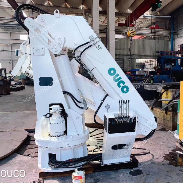 folding and telescopic boom marine crane