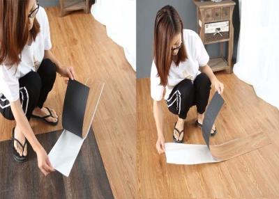 Cina Buccia adesiva della colla e vinile del bastone che pavimenta 1.5mm 2.0mm per la decorazione commerciale in vendita