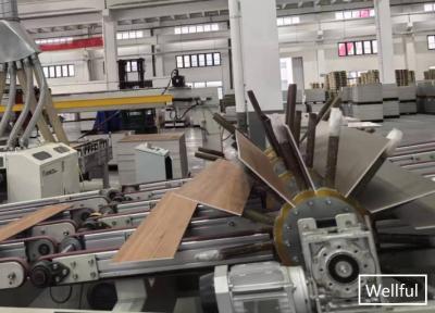 Cina Pavimento in doghe SPC 183mmX1220mm 4.0mm--5.0mm con trattamento superficiale con rivestimento UV in vendita