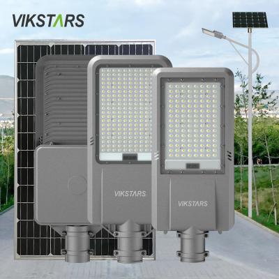 Cina 200W 300W 400W 500W Classic Aluminum Solar Street Lights per il cortile del villaggio all'aperto in vendita