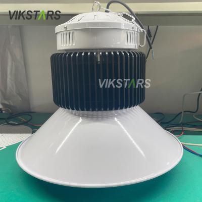 Cina 100W 150W 200W 250W Aluminum Fin LED High Bay Lights per illuminazione commerciale con riflettore in vendita