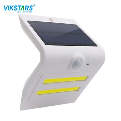 China 6000K Color Temp Solar Powered Garden Lights Outdoor Garden Lights IP65 Waterproof for sale