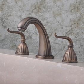 China Antique Brass Finish Widespread Bathroom Sink Faucet T0450 for sale