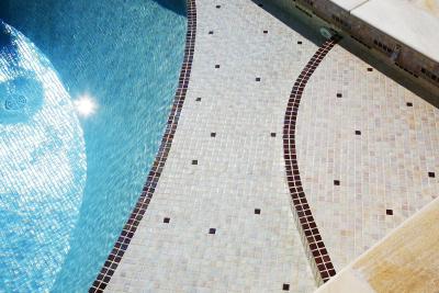 Cina Tecnica di vetro Piscina grigio Piastrelle di mosaico per un aspetto senza tempo in piscina esterna in vendita