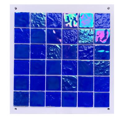 China 20/25x20/25mmx4mm Mosaico cerâmico luminoso para piscina/banheiro Cinza Azul claro à venda