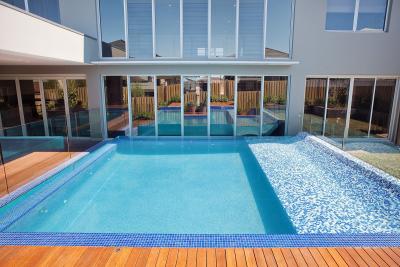 Cina Piastrelle di mosaico anti-slip per piscina in vetro standard per le Filippine in vendita