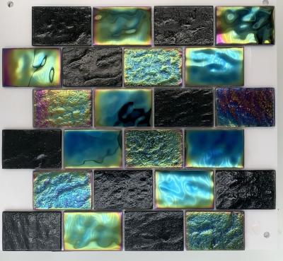 Cina Piastrella per piscina in mosaico di vetro blu iridescente con dimensioni del foglio lucido di 306x306 mm in vendita