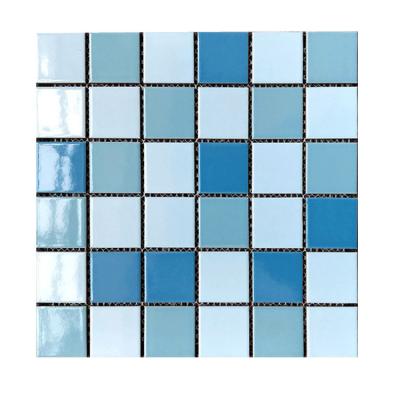 Cina Piastrelle per piscina Foshan Piastrelle in ceramica in vetro blu 3D per antiscivolo 306x306MM in vendita