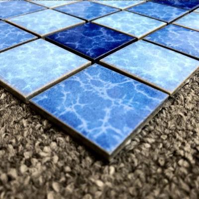 China Bouwmateriaal zwembad keramisch mozaïek met gepolijst oppervlak en anti-glijfunctie Te koop