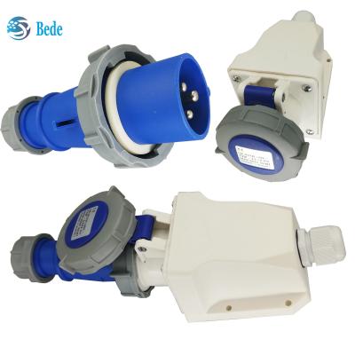 Cina Industrial Plug Socket 16 Amp 220V-250V 3Pins Wall Mounting Type For Industrial Equipment in vendita