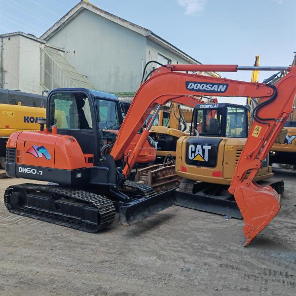Quality DH60 Dx60 Dh6 Used Doosan Excavator Second Hand Excavator 5.5 Ton for sale