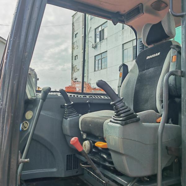 Quality 5.7 Ton Doosan DX 60 Dh60 Second Hand Excavator Used Crawler Excavator for sale