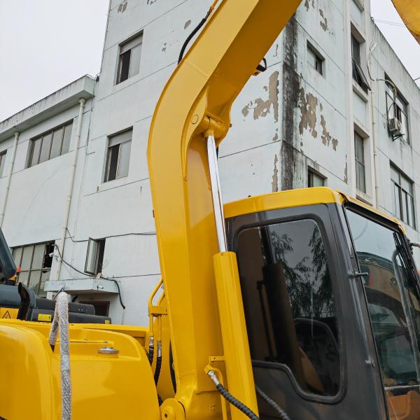 Quality Yellow Mini Used Excavator 6T Second Hand Komatsu Pc60 Original Color for sale