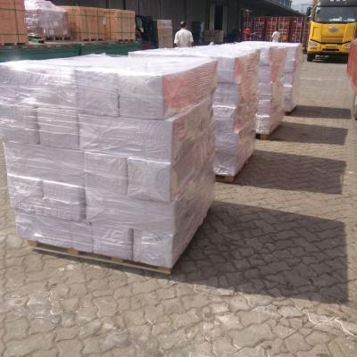 Cina Il rossetto cosmetico puro delle palline della cera d'api del grado di 100% screma la cera d'api locale di apicoltura in vendita