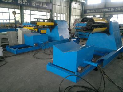 China CNC Controlesysteem Hydraulische Uncoiler die voor Dakcomité Broodje Machine vormen Te koop