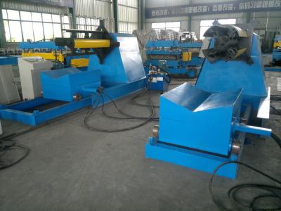China CNC Controlesysteem Hydraulische Uncoiler die voor Dakcomité Broodje Machine vormen Te koop