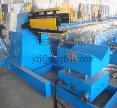 Cina 3 chilowatt Uncoiler idraulico per Rool che forma macchinario con il sistema di controllo di CNC in vendita
