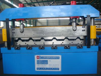 China Rolo do painel do telhado do poder 5.5kw que forma a máquina com o espeto da tração com corte da linha à venda