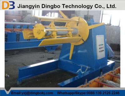 Cina 3 chilowatt Uncoiler idraulico per Rool che forma macchinario con il sistema di controllo di CNC in vendita