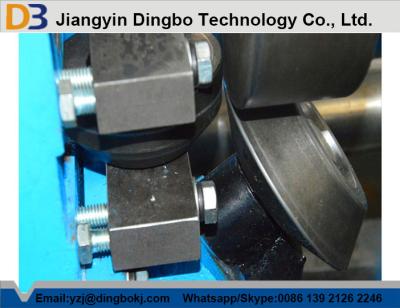 Cina Rotolo idraulico del Purlin di taglio che forma lo schermo commovente di pressione pneumatica della macchina With16Mpa in vendita