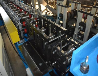 Cina Mattonelle d'acciaio dello strato di profilo che formano alta velocità della macchina della porta dei ciechi dello sportello del rullo in vendita