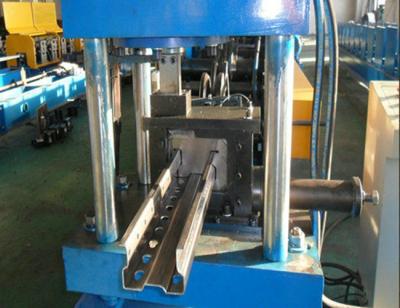 Cina Il laminatoio dello scaffale del magazzino dello scaffale con Cr 12 ha estiguuto il CE/SGS/iso della taglierina in vendita