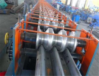 Cina Rotolo d'acciaio della guardavia di gi che forma macchina per il materiale da costruzione della strada principale in vendita