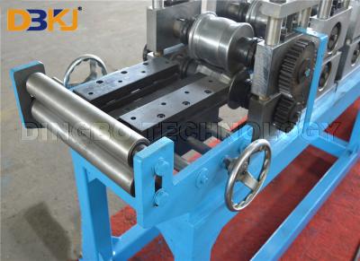 Cina Personalizzi il rotolo d'acciaio dello sportello del rullo delle stecche che forma la macchina con la trasmissione a catena in vendita