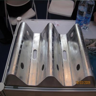 Cina 380V / TRIFASE / 50 Hz Guard Rail Roll formatrice per l'autostrada e si riferiscono a campi in vendita