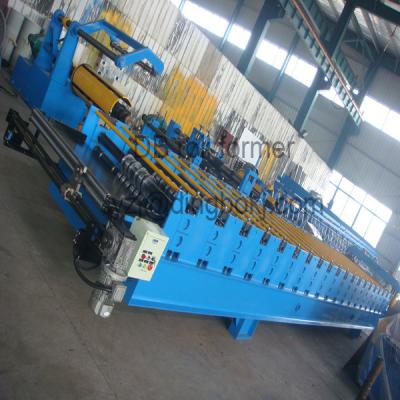 China Rolo do painel do telhado do poder 5.5kw que forma a máquina com o espeto da tração com corte da linha à venda