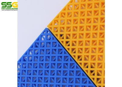 Cina Piastrelle per pavimento di gomma di collegamento all'aperto sospese, piastrelle per pavimento di plastica di sport di pallacanestro in vendita