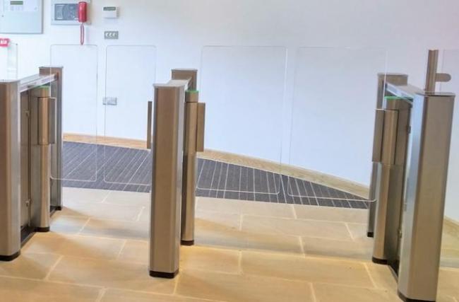Portone della barriera della falda di Access RS485 SS304 dell'aeroporto dell'indicatore di RGB con la chiara ala 2
