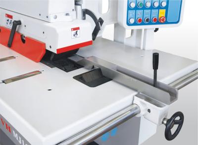Cina Il singolo strappo verticale automatico ha visto le velocità di alimentazione delle macchine per la lavorazione del legno 7 - 25m/min in vendita