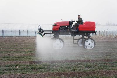 China Self-propelled spray boom sprayer 3 WPZ - 700 for sale