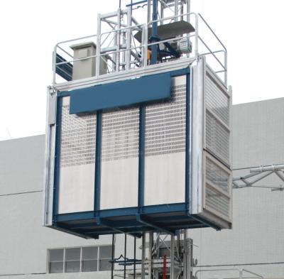 Cina 1.6T Construction Elevator Vertical Rack and Pinion Hoist 3 × 1.4 × 2.5m in vendita
