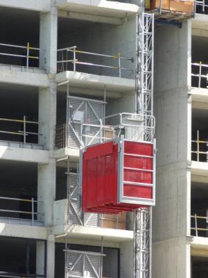 Cina Electric Building / Construction Material Lifting Hoist Single Cage with Cable Trolly in vendita
