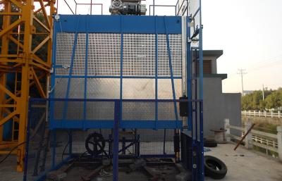 Cina Mast Hot-dip Galvanized Construction Material Lifting Hoist With SC 100 1000kg Capacity in vendita