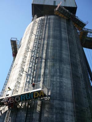 中国 Single Mast 1000 kg Capacity Mast Climbing Work Platforms for Working Height 150 m 販売のため