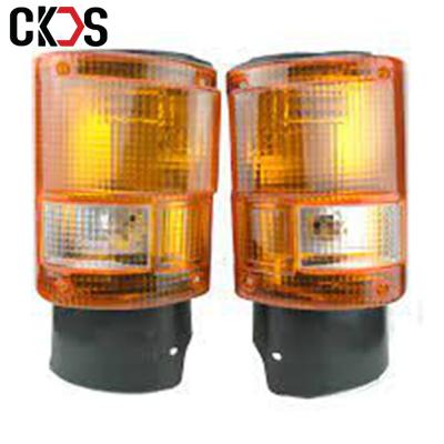 China Lámpara de esquina para camiones MC844223 MC844222 Para Mitsubishi FV FM80 en venta